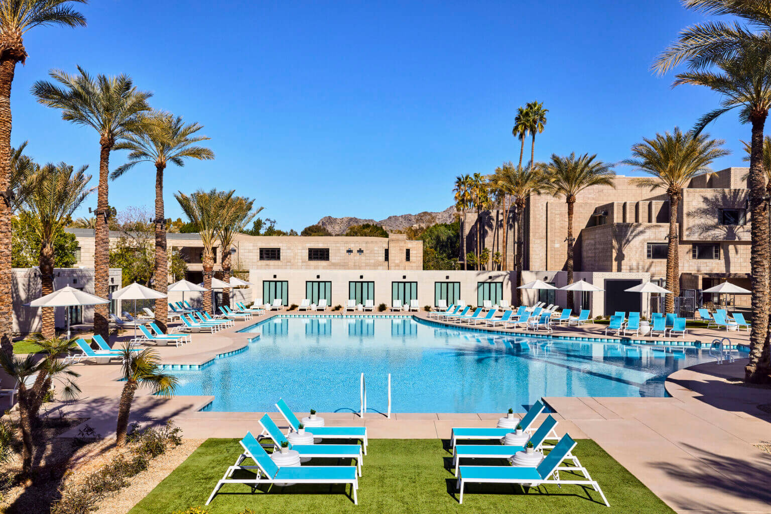 Paradise Pool & The Twist | Arizona Biltmore Pools in Phoenix