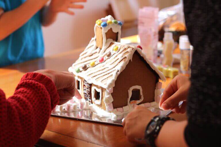 Gingerbread House Decorating - Luxury Resort in Phoenix